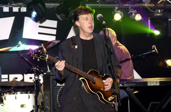 Paul McCartney : Photograph: DOR_PM002 | Iconic Licensing