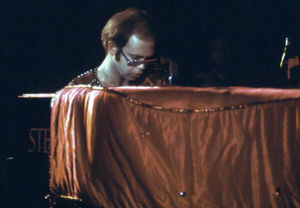 Elton John : Photograph: EC_EJ100 | Iconic Licensing