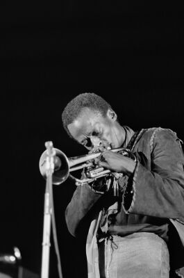 Miles Davis : Photograph: EC_MD002 | Iconic Licensing
