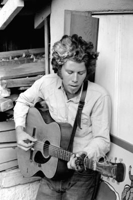 Tom Waits : Photograph: EC_TOW039 | Iconic Licensing