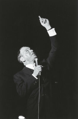 Sinatra On Stage : Photograph: FS130 | Iconic Licensing