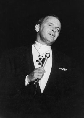 Sinatra On Stage : Photograph: FS148 | Iconic Licensing