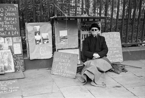 A beggar's humour : Photograph: GR_TB008 | Iconic Licensing