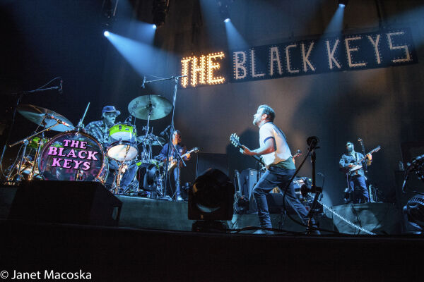 The Black Keys : Photograph: JM_TBK008 | Iconic Licensing