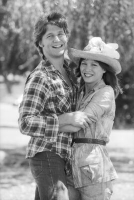 Jeff Bridges and Candy Clark : Photograph: MB_FTC006 | Iconic Licensing