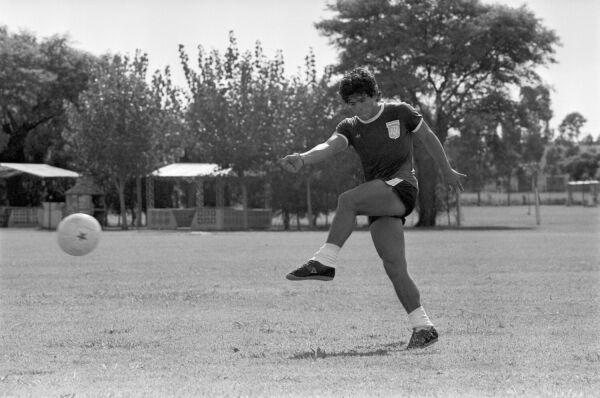 Diego Maradona : Photograph: MB_SP_DM001 | Iconic Licensing