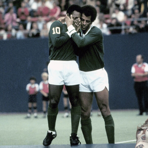Pele & Carlos Alberto : Photograph: MB_SP_PE003 | Iconic Licensing