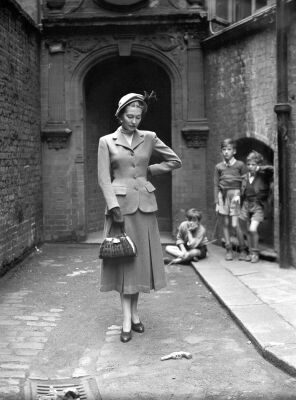 Anne Chambers : Photograph: NP_FA_ANC002 | Iconic Licensing