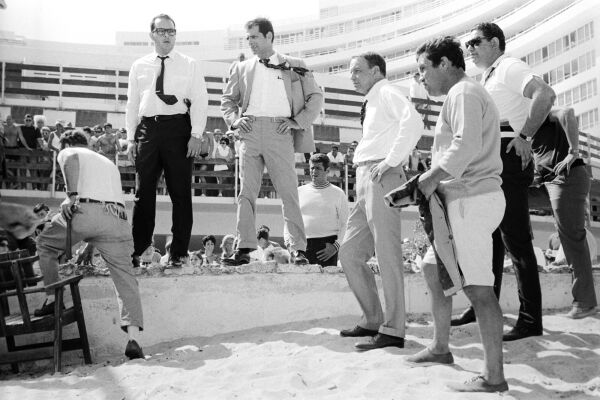 Frank Sinatra : Photograph: TON_FS209 | Iconic Licensing