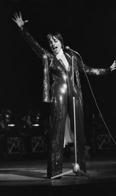 Liza Minnelli : Contact sheet: TON_LIM039 | Iconic Licensing