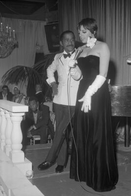 Liza Minnelli and Sammy Davis Junior : Contact sheet: TON_LIM046 ...