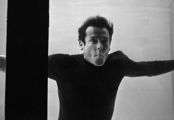 Roger Moore : Photograph: TON_RM034 | Iconic Licensing