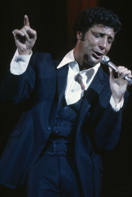 Tom Jones : Photograph: TON_TJ033 | Iconic Licensing