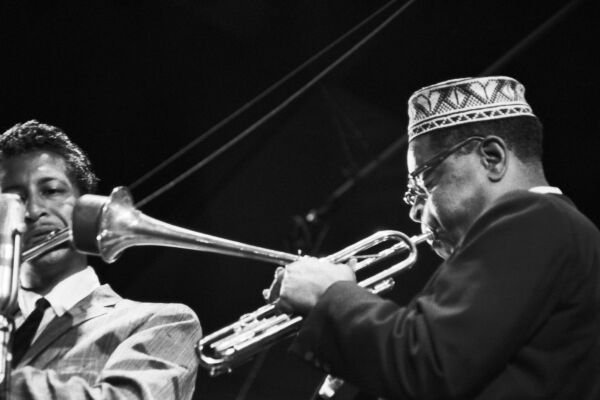 Les Spann and Dizzy Gillespie : Photograph: TW_DG025 | Iconic Licensing