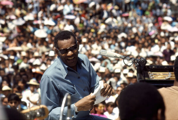 Ray Charles : Photograph: TW_RC004 | Iconic Licensing