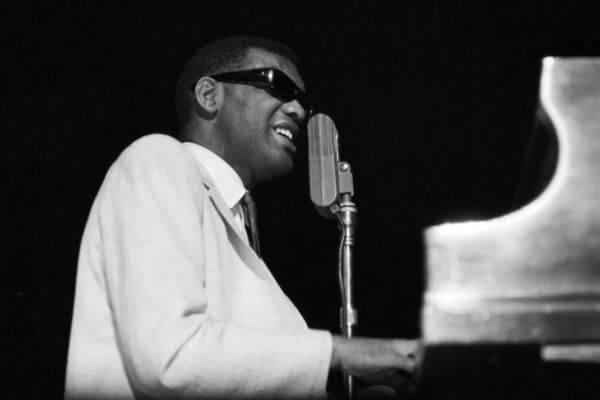 Ray Charles : Photograph: TW_RC019 | Iconic Licensing