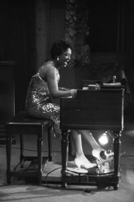 Shirley Scott : Photograph: TW_SS004 | Iconic Licensing