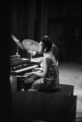 Shirley Scott : Photograph: TW_SS005 | Iconic Licensing